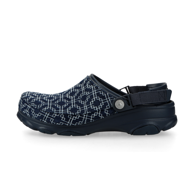 Crocs x Levi's All Terrain Clog (navy) | 43einhalb Sneaker Store