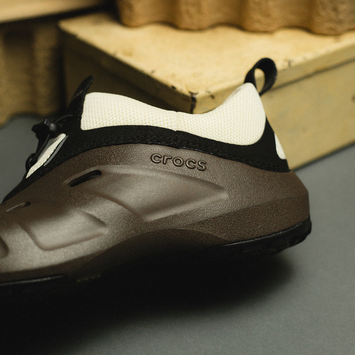 Crocs Quick Trail Low (Espresso) | 43einhalb Sneaker Store