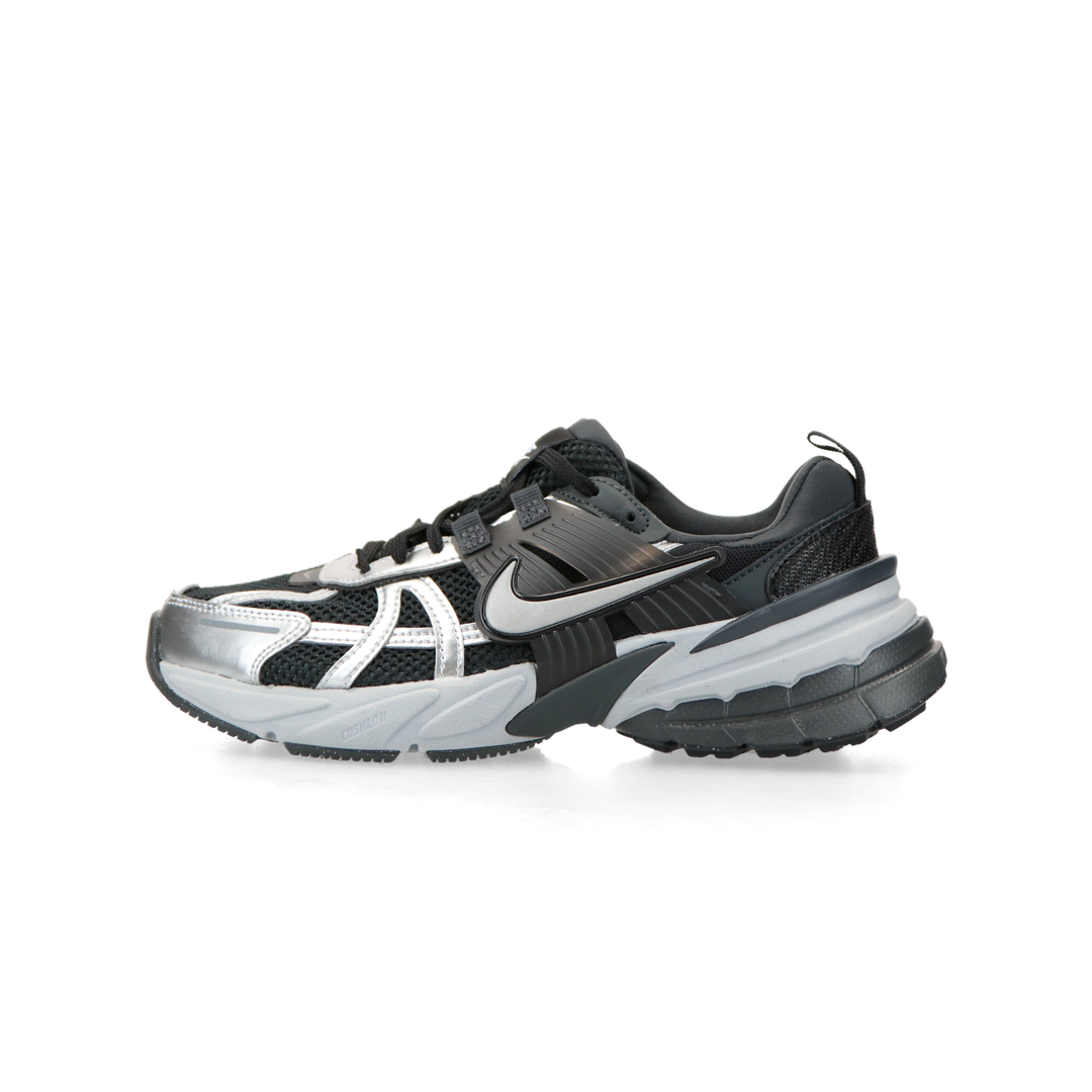 Nike V2K Run (black / silver) | 43einhalb Sneaker Store