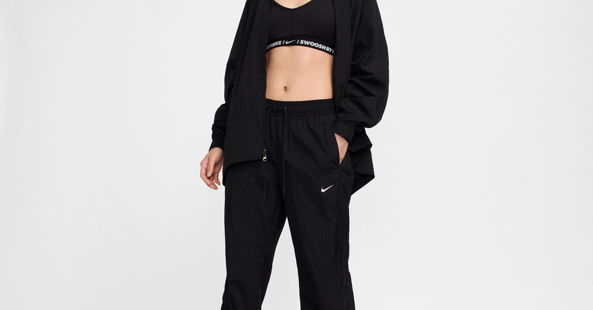 Nike WMNS Repel-Reißverschlussjacke (black / white) | 43einhalb Sneaker ...