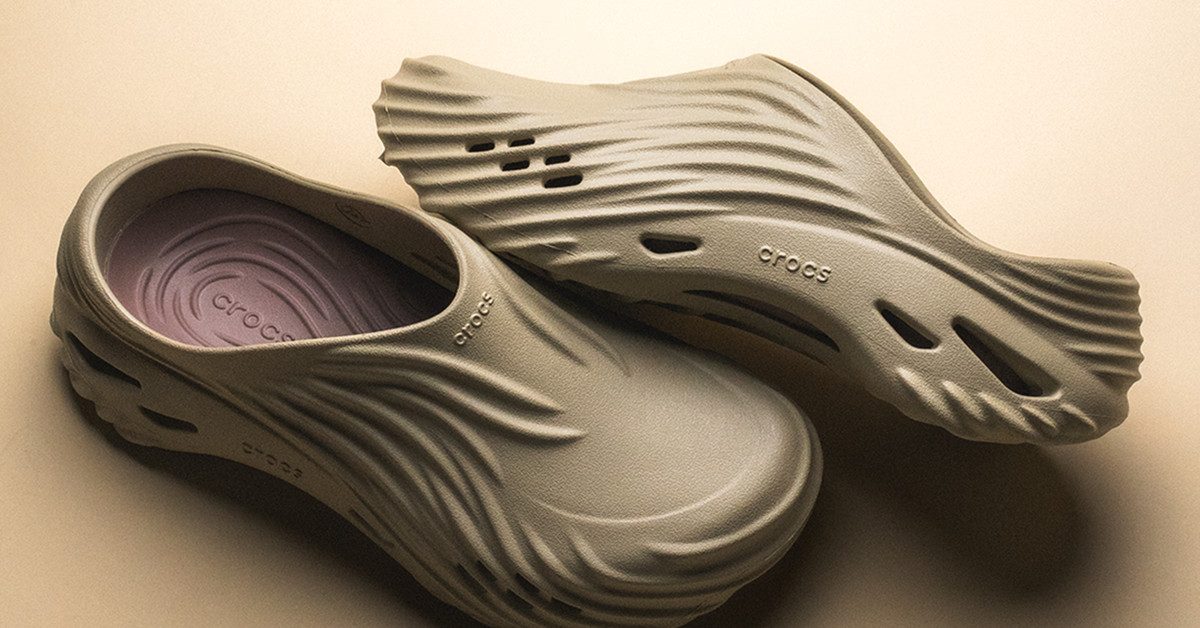 Crocs Echo Wave Moth | 43einhalb Sneaker Store