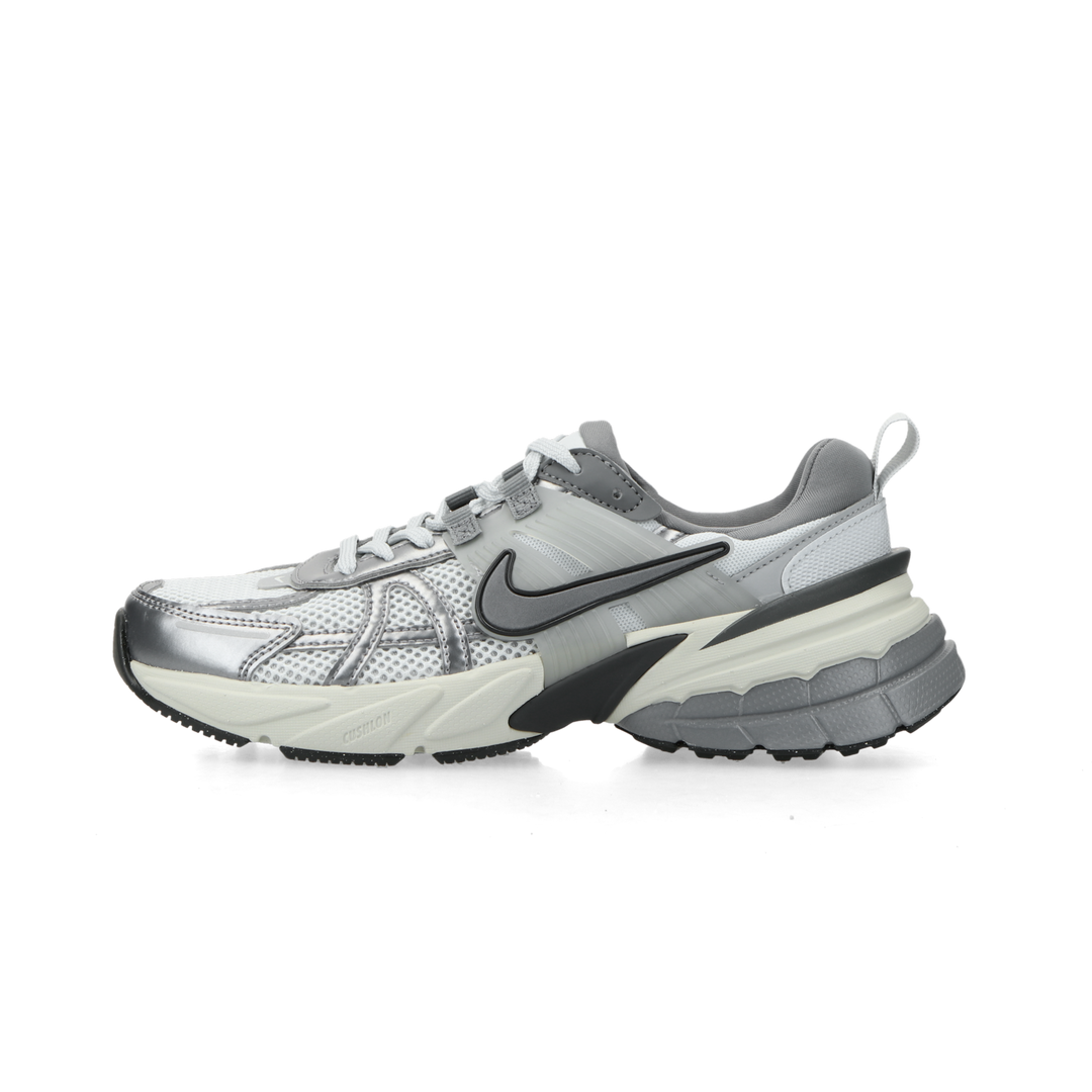 Nike V2K Run (pure platinum / mtlc cool grey / wolf grey) | 43einhalb ...