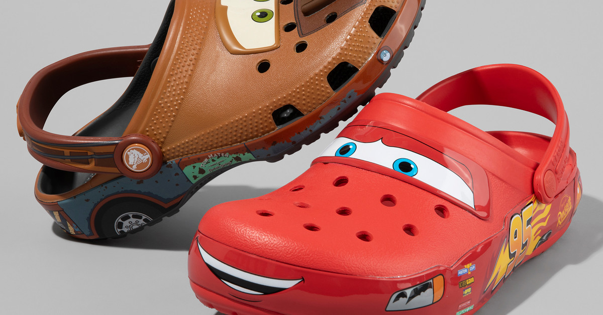 Crocs x Disney & Pixar Cars Classic Clog Mater | 43einhalb Sneaker Store