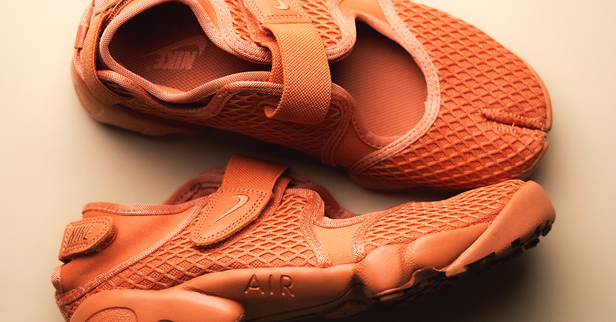 Nike WMNS Air Rift Healing Orange | 43einhalb Sneaker Store