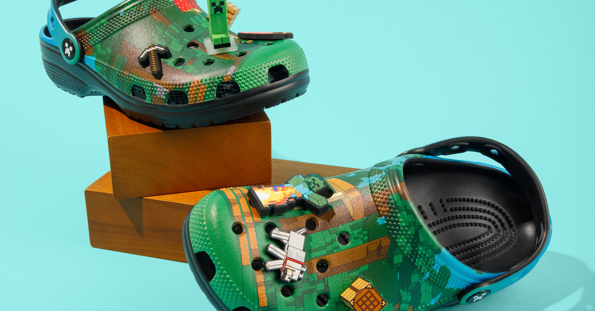 Crocs x Minecraft Classic Clog Dark Forest | 43einhalb Sneaker Store