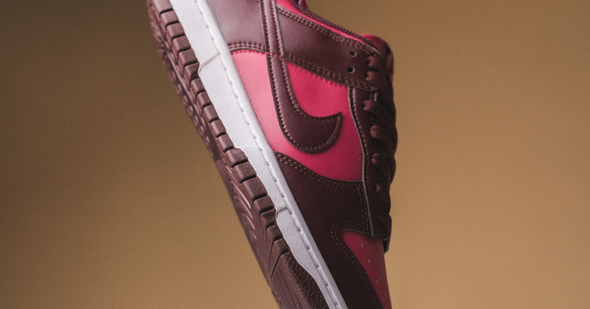Nike Dunk Low (sweet beet / burgundy crush / white) | 43einhalb Sneaker ...